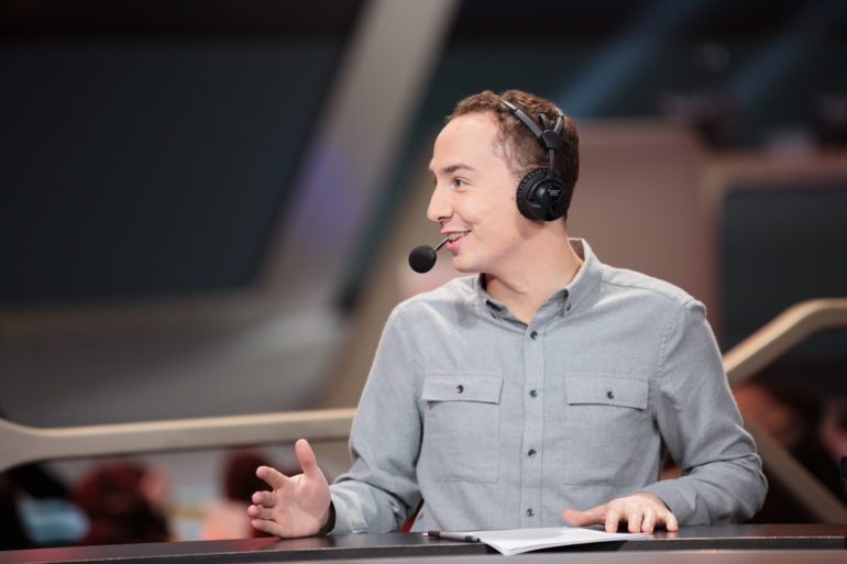 Overwatch League analyst Sideshow shaves his eyebrows on stream | Dot ...